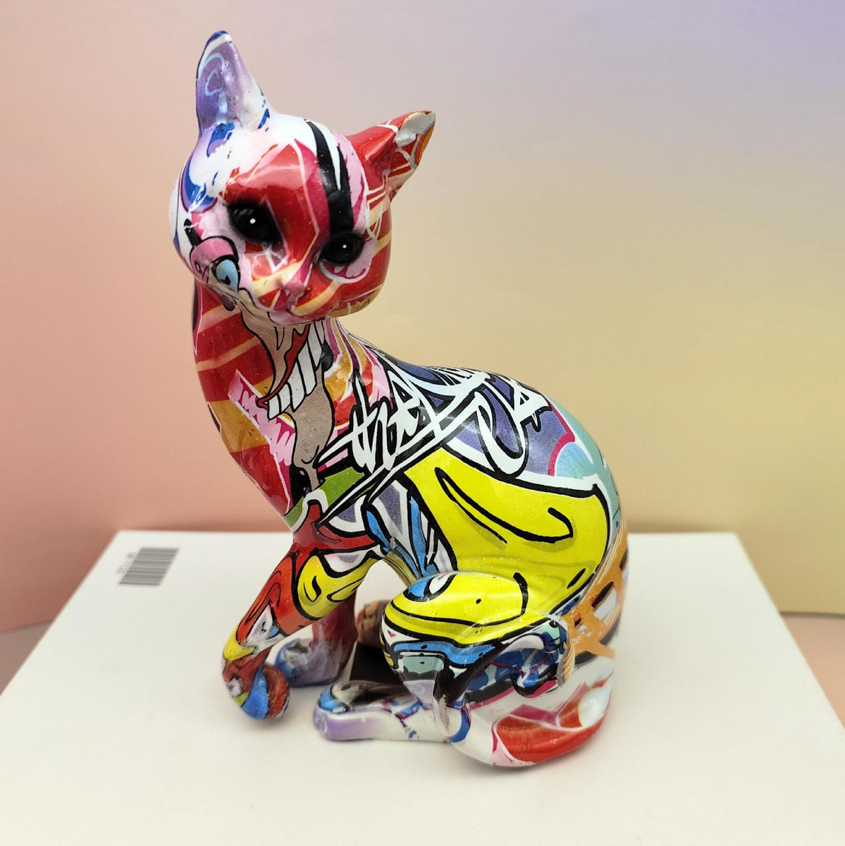 Statue chat assis résine graffiti 20 cm– Omega Statue